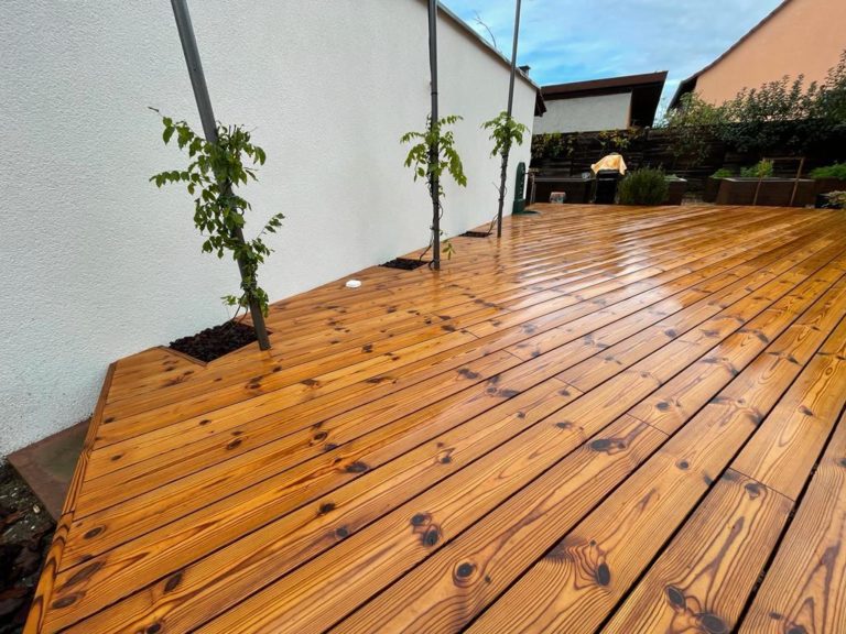 Terrasse en bois Thermopin avec escalier et garde corps Steeline ...