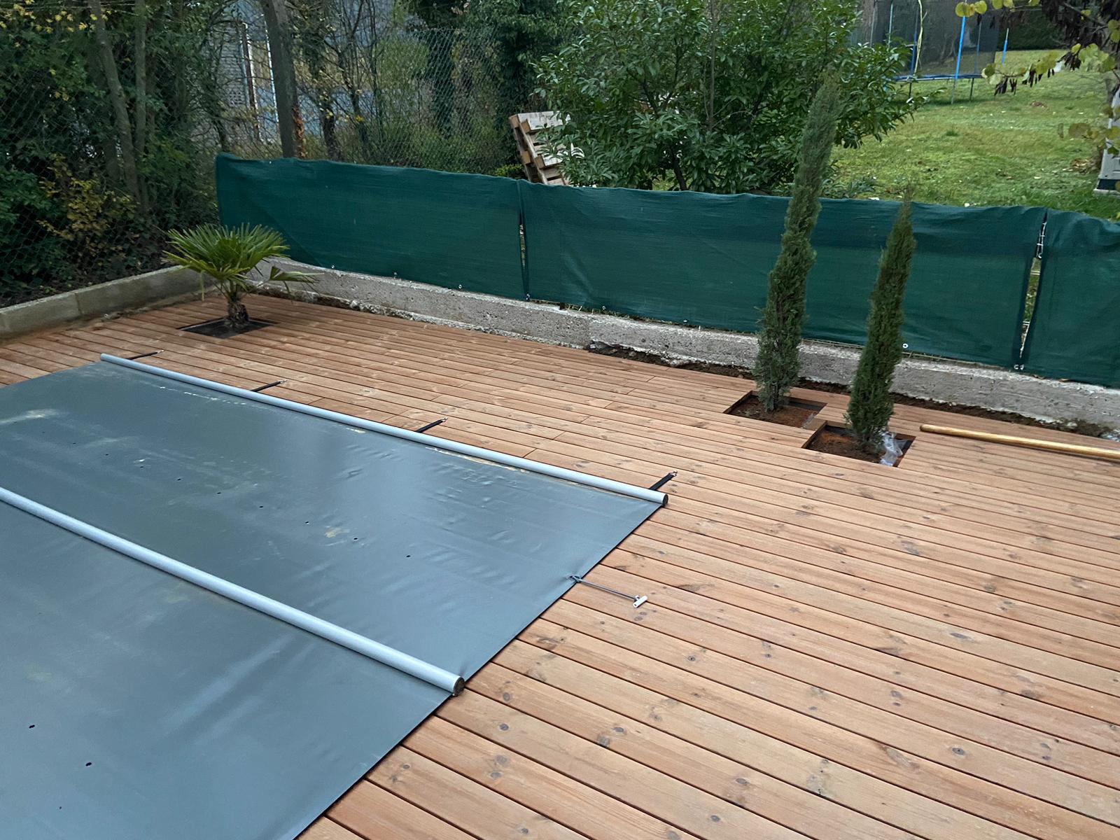 Terrasse en bois Thermopin avec escalier et habillage des murets ...