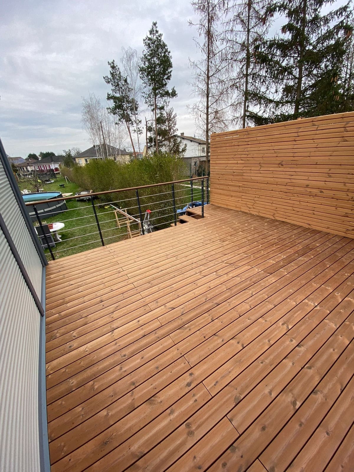 Terrasse autoportante et palissade en Thermopin - Sarralbe (57) - L ...